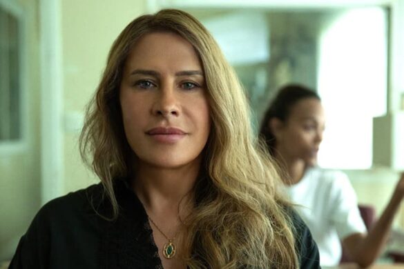 Jennifer Love Hewitt’s 1990s to 2025 Transformation Video Is the ...