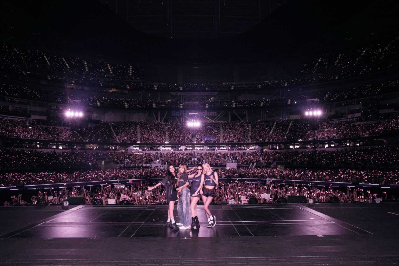 BLACKPINK Kicks Off ‘DEADLINE’ World Tour in LA with 100,000 Fans ...